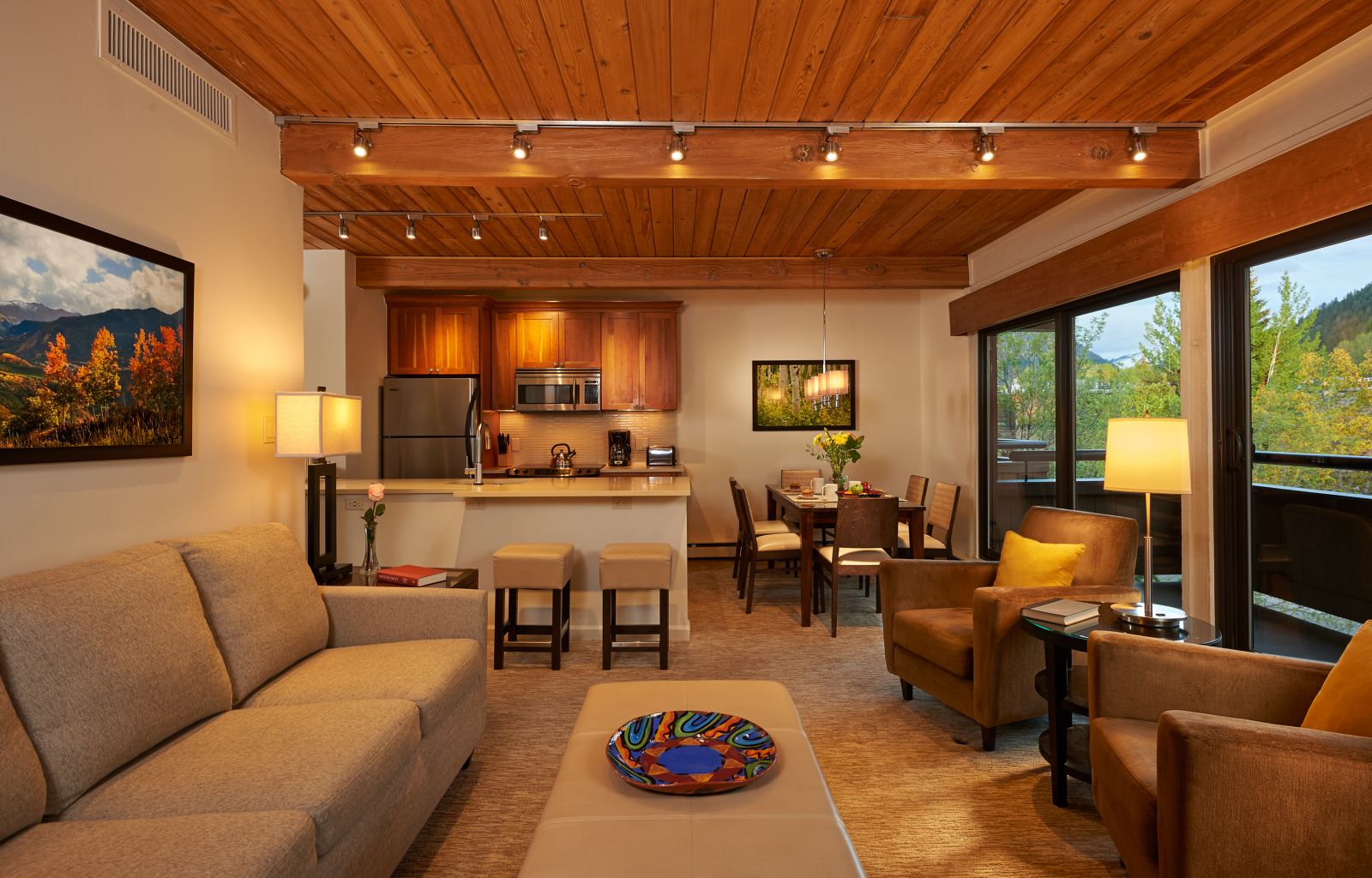 Photo Gallery | Aspen Square Condominium Hotel